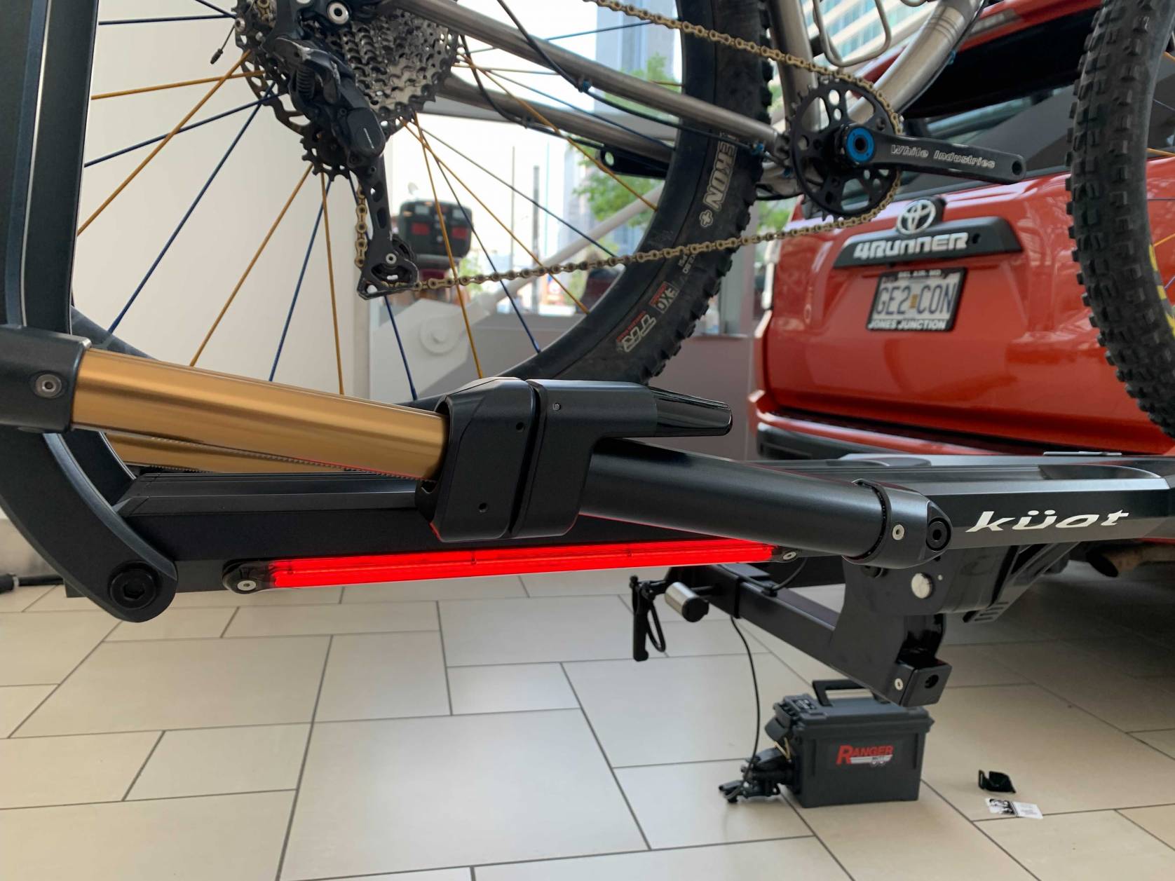 Küat Launches Piston SR Bike Rack, Aims at Easiest Roof Loading