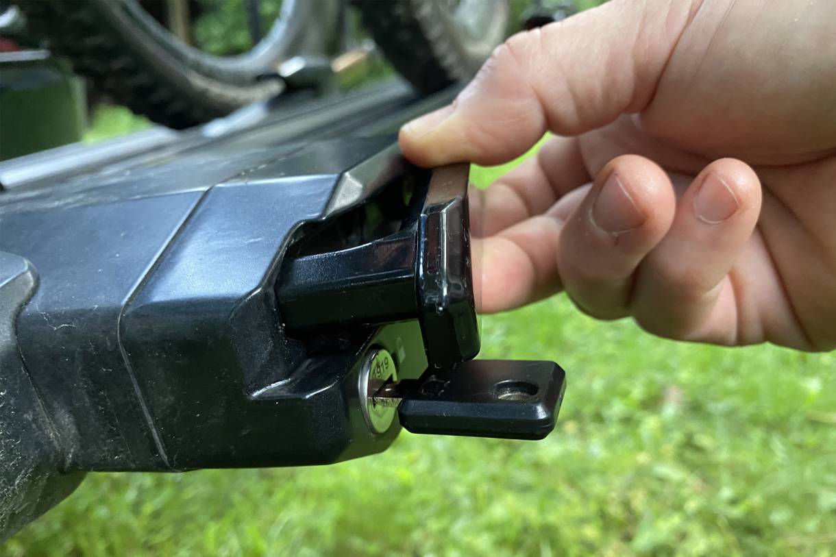 Küat’s Piston Pro X Hitch Bike Rack Is One-Hand Operable, Extra Safe ...