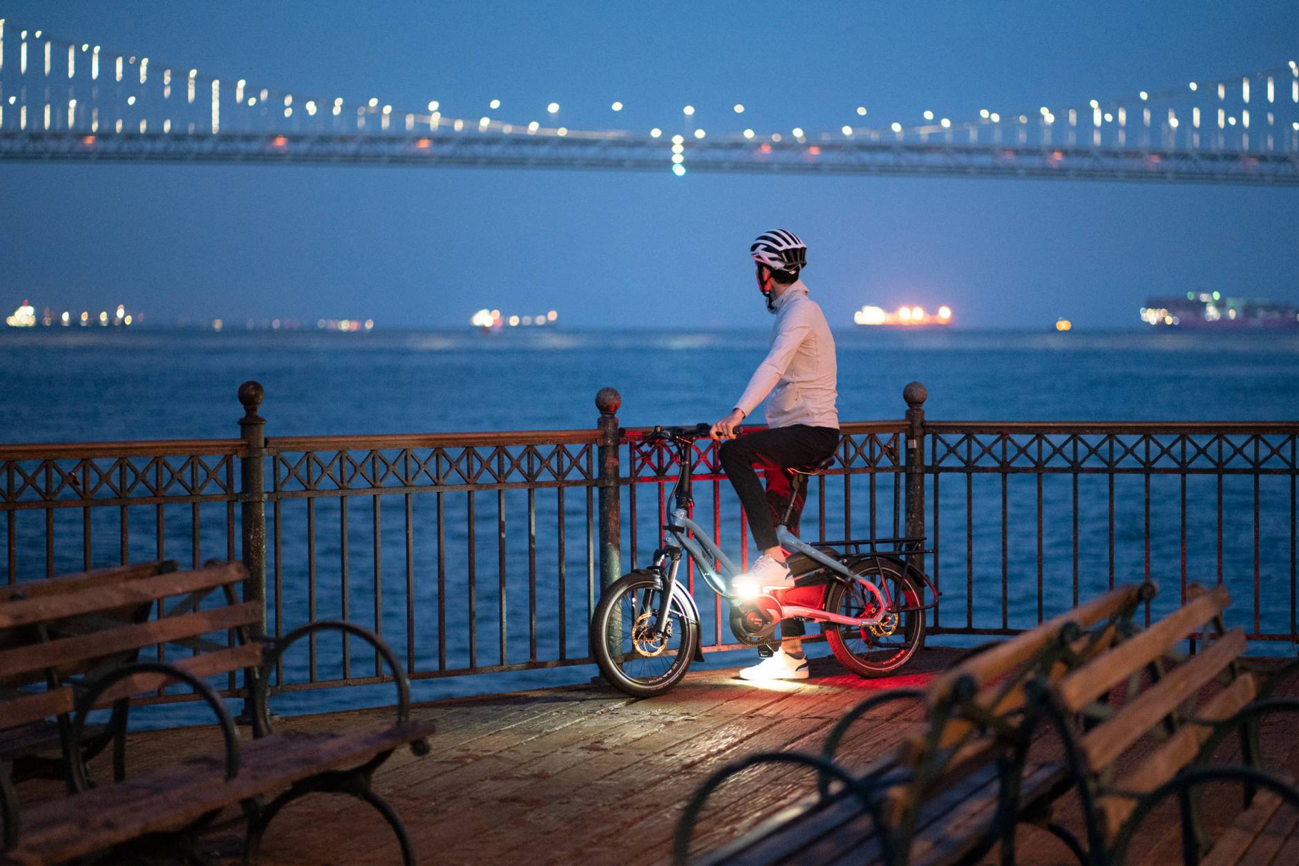 Redshift’s LED Arclight Pedals Make Bike Commuters More Visible to Cars ...