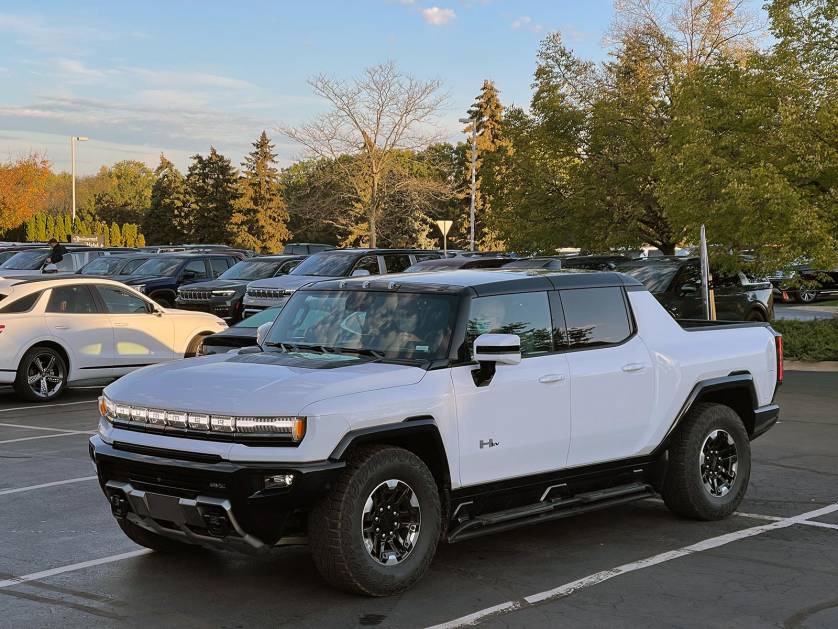 Electric Pickup Truck Showdown: Rivian R1T vs. GMC Hummer EV | GearJunkie