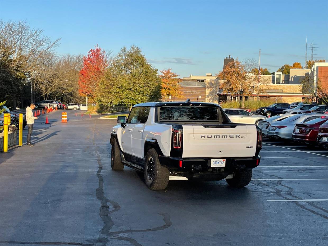 Electric Pickup Truck Showdown: Rivian R1T vs. GMC Hummer EV