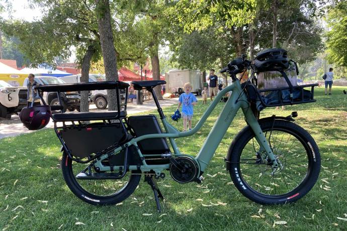 Cargo E-Bike Review: The Momentum PakYak E+ Eats Big Hills for Lunch ...