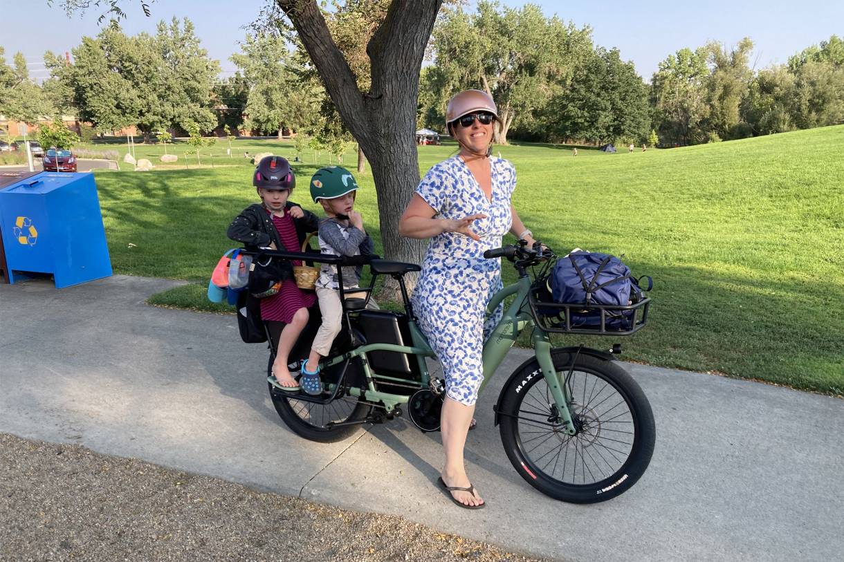 Cargo E-Bike Review: The Momentum PakYak E+ Eats Big Hills for Lunch ...