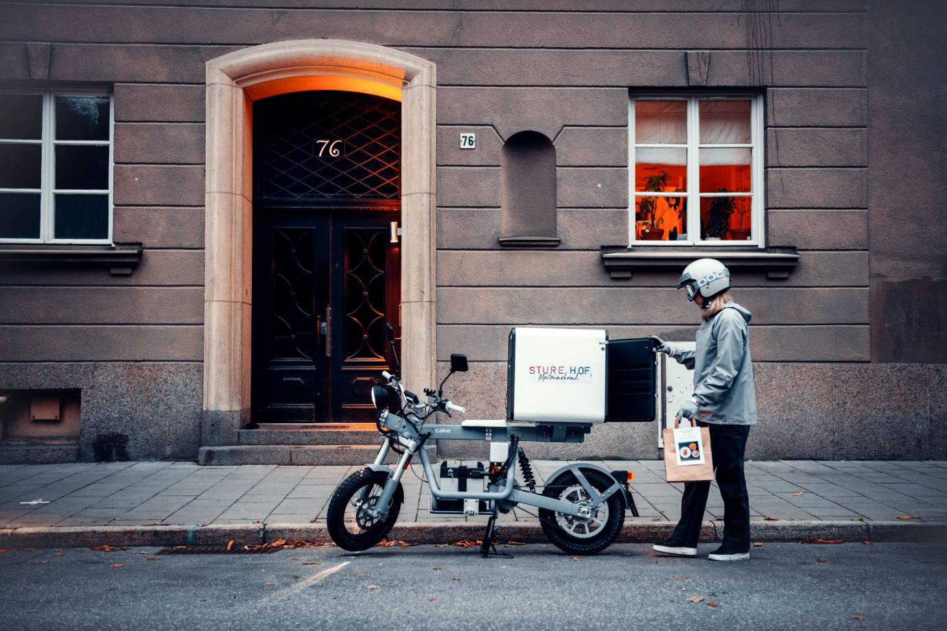 'Last Mile' Power: CAKE Launches Electric Motorbikes for Delivery ...