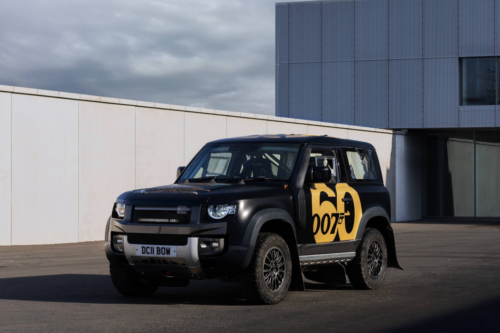 'James Bond' Land Rover to Enter Rally Race