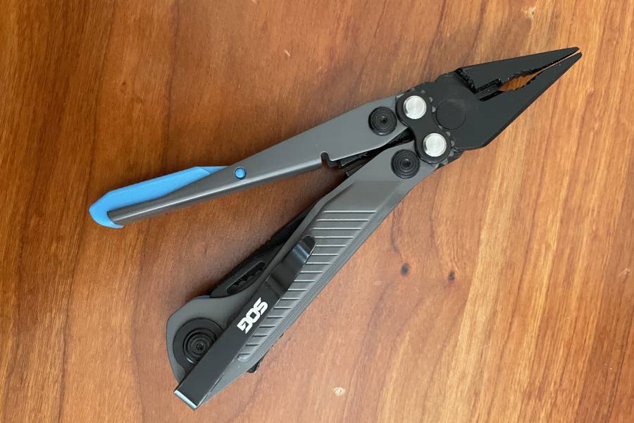 SOG Flash MT Review: The Lightest Multitool With Full-Size Pliers ...
