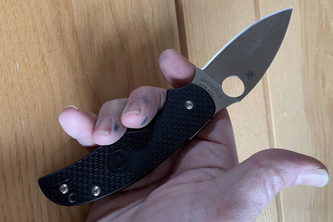 Sage 5 LW Review: Spyderco's Best Features in One Capable EDC | GearJunkie
