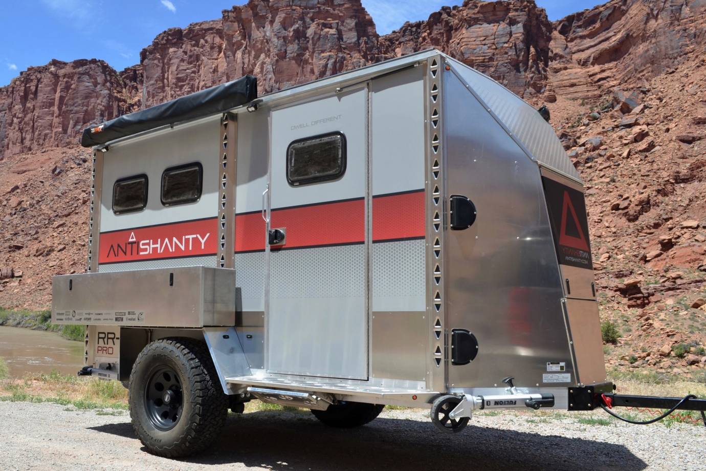 Back to Basics: AntiShanty Rigid Roof RR-1 Adventure Trailer