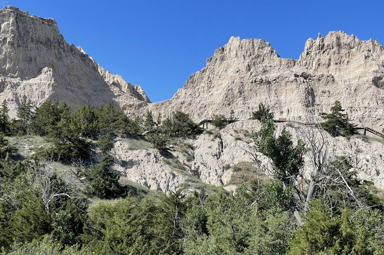 A Full Day (and Night) in Badlands National Park: Best Hikes & Where to ...
