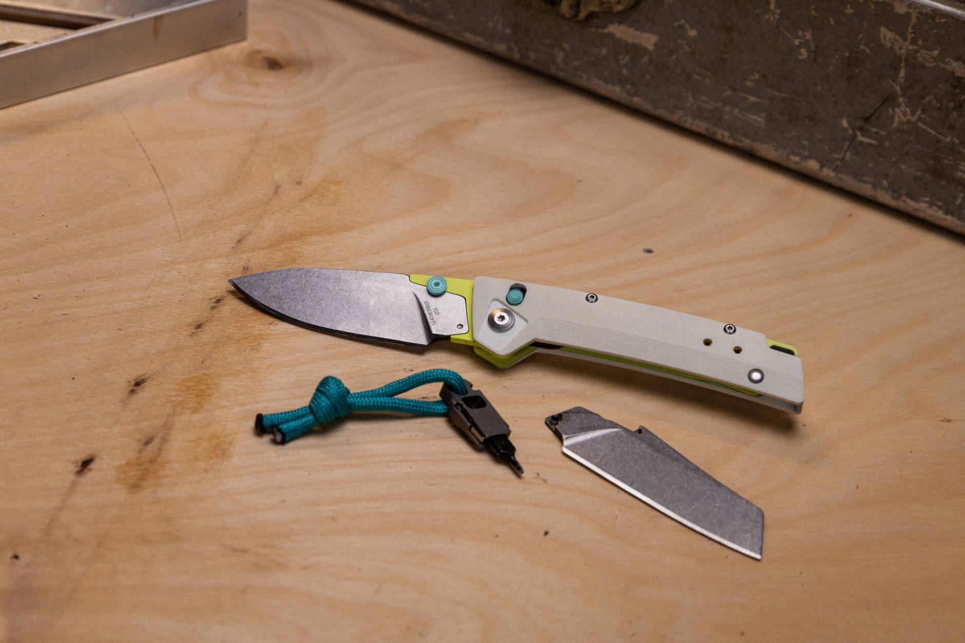 Blade Swap: Leatherman Unveils 'PARTS' Interchangeable Folding Knife ...