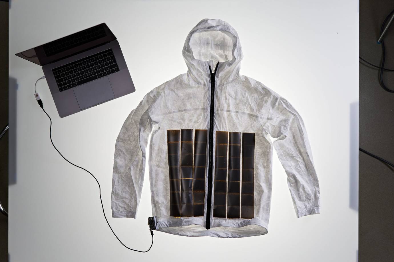 World's First Thermal-Camo Jacket Paves Way for 'Invisibility Cloak ...