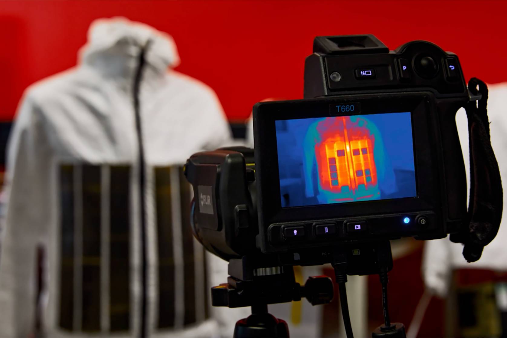 World's First Thermal-Camo Jacket Paves Way for 'Invisibility Cloak ...