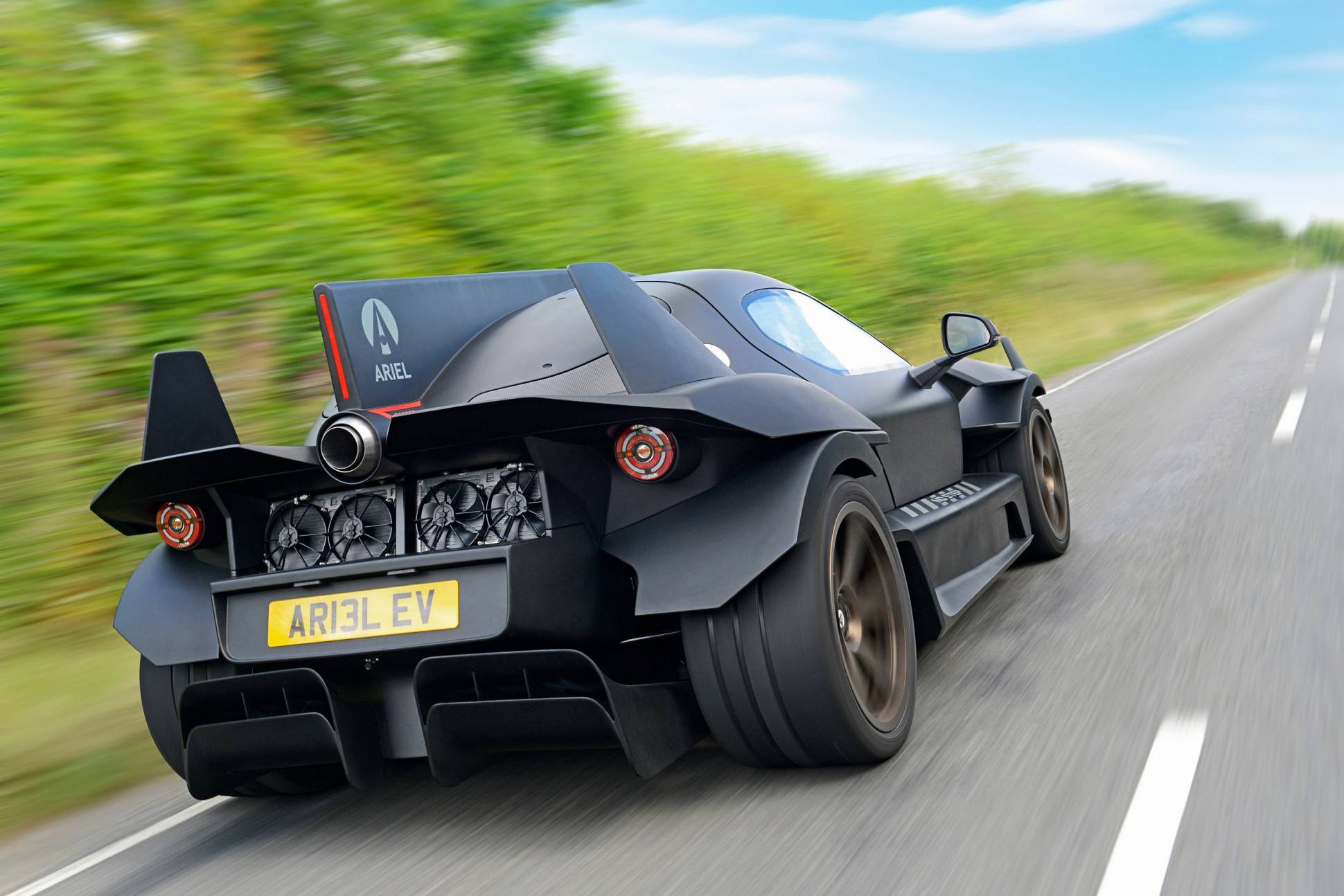 Electric Performance, Onboard Turbine Generator, and All the Carbon ...