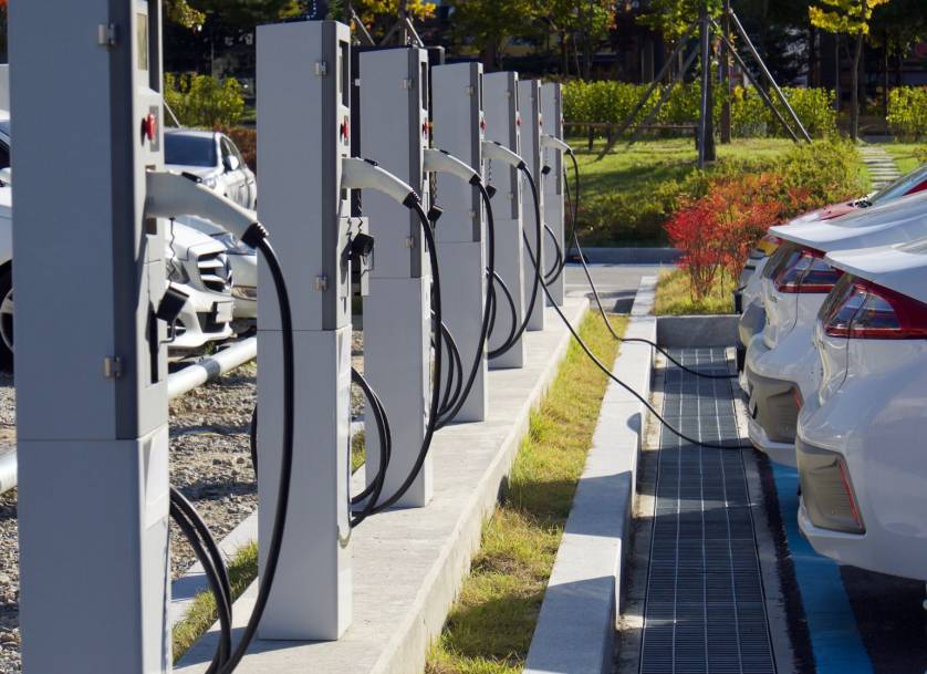 It's Not Easy Going Green: 7 Electric Vehicle Drawbacks to Consider ...