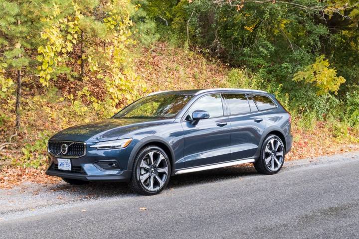 2023 Volvo V60 Cross Country Review: The All-Terrain Swedish Wagon