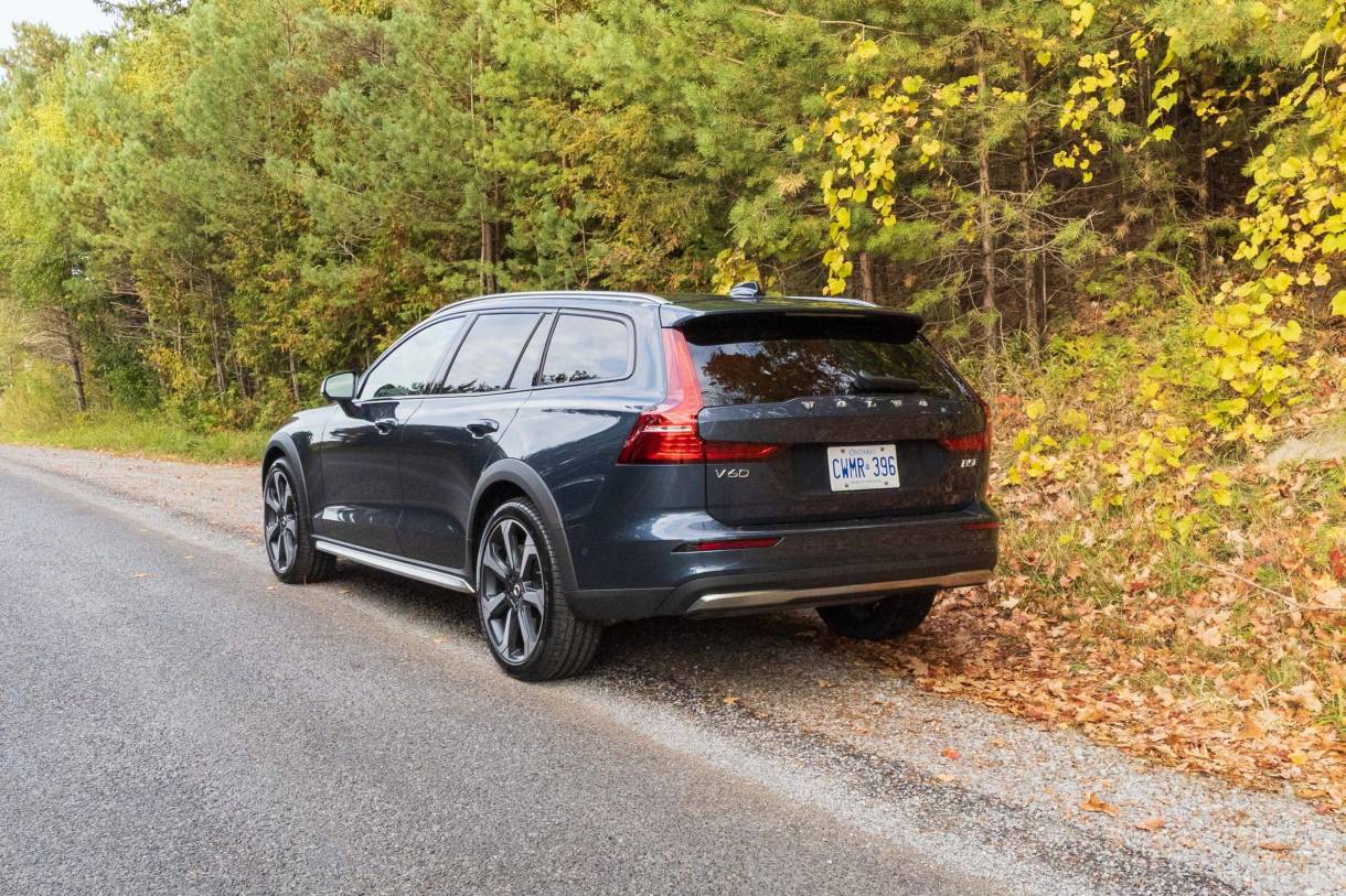 2023 Volvo V60 Cross Country Review: The All-Terrain Swedish Wagon