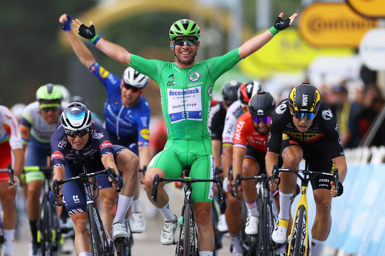 Mark Cavendish Reportedly Signs With Astana for 2023 | GearJunkie
