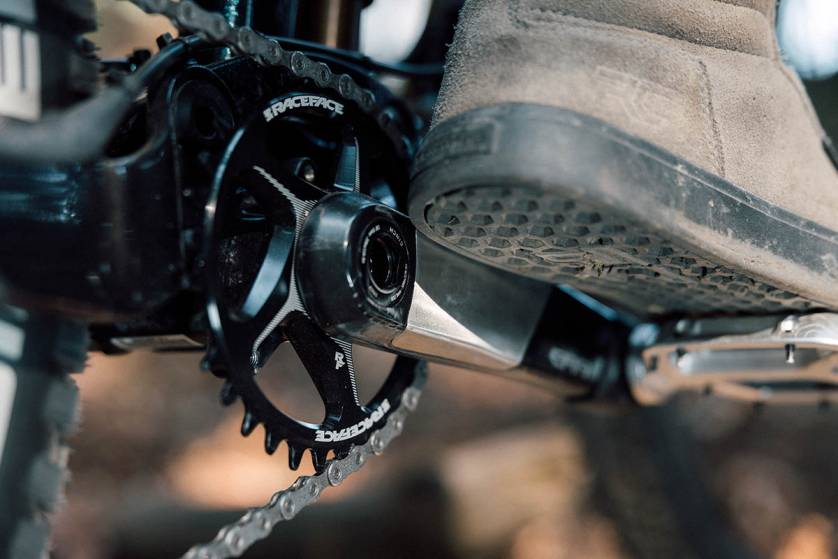 Race Face Confronts Carbon Crank Problems With Era Update | GearJunkie