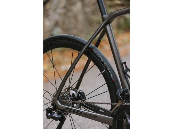 LOOK 765 Optimum Endurance Road Bike: '3D Wave' Design Promises Smooth ...