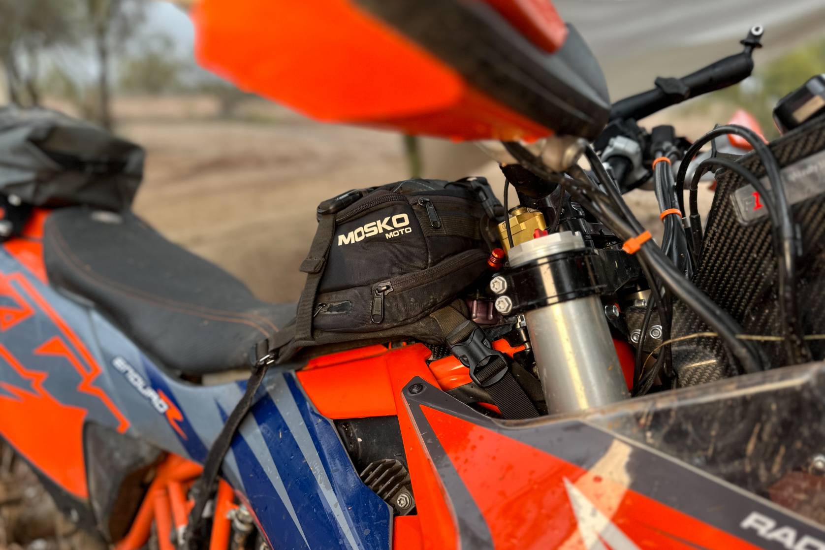 Mosko Moto Gnome Review: Full-Featured Tiny Tank Bag | GearJunkie