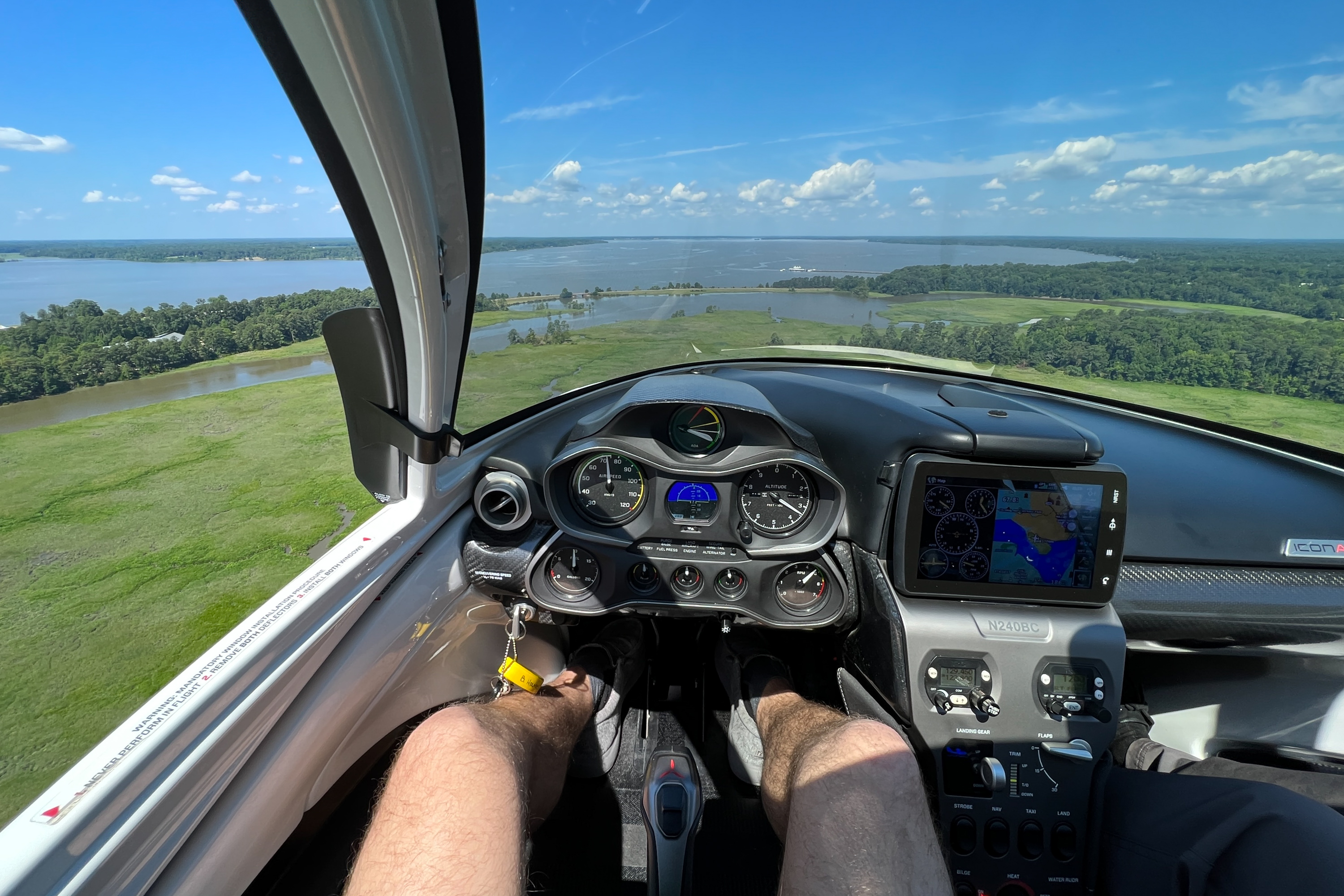Stupid Easy to Fly, Land Nearly Anywhere: A Non-Pilot's Review of the Icon A5