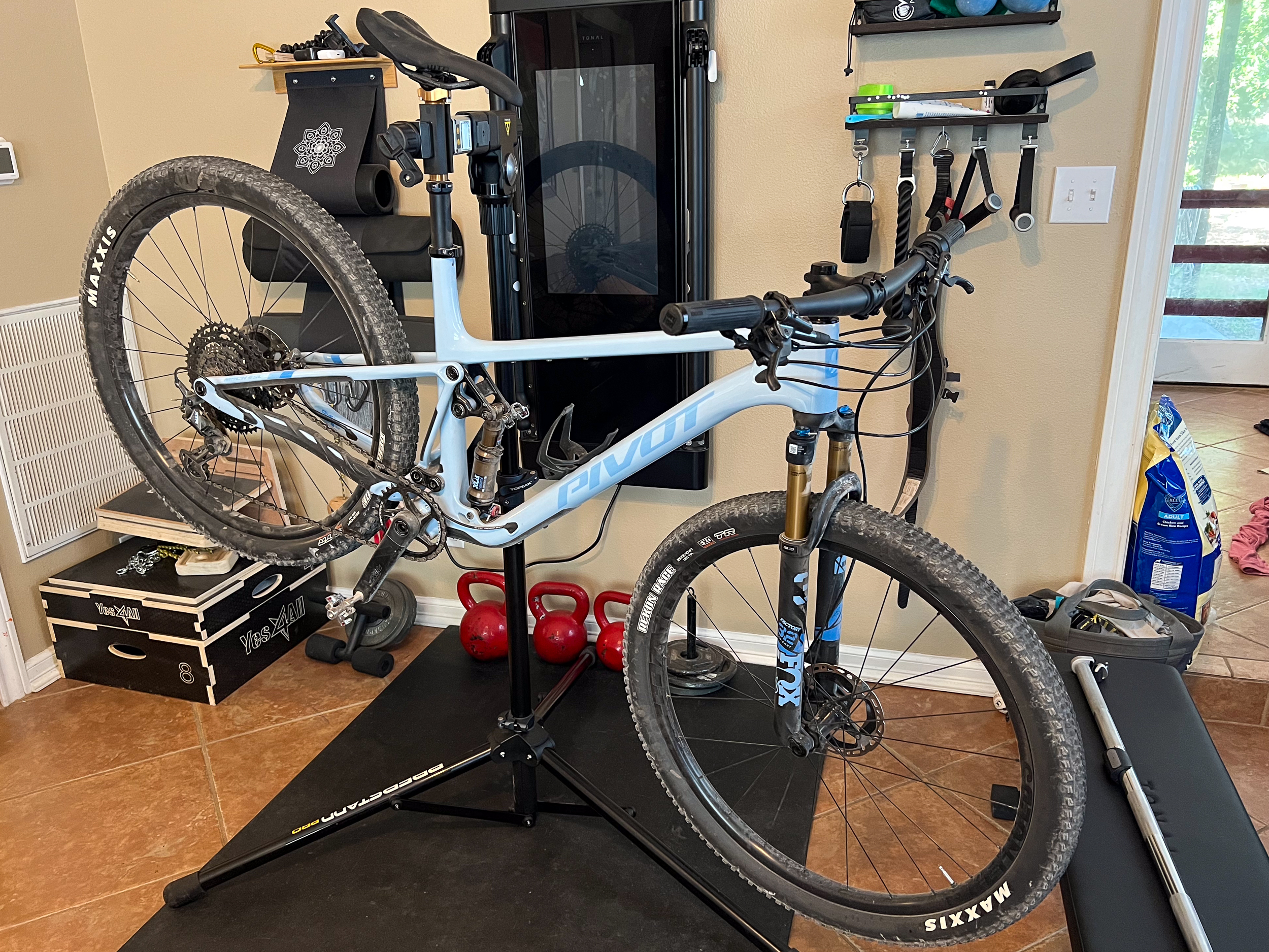Topeak PrepStand Pro Review: Bicycle Repair Stand for the Semi-Pro Mechanic | GearJunkie