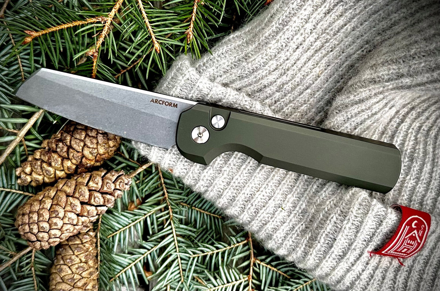 Arcform’s Slimfoot Auto Review: This Knife Made Me Fall in Love With 154CM Again