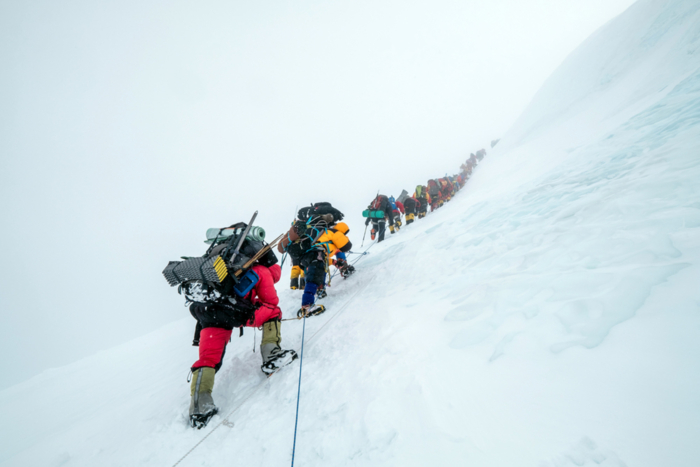 Climbing on Drugs? Everest Clients Pay $154K for High-Altitude Therapy ...