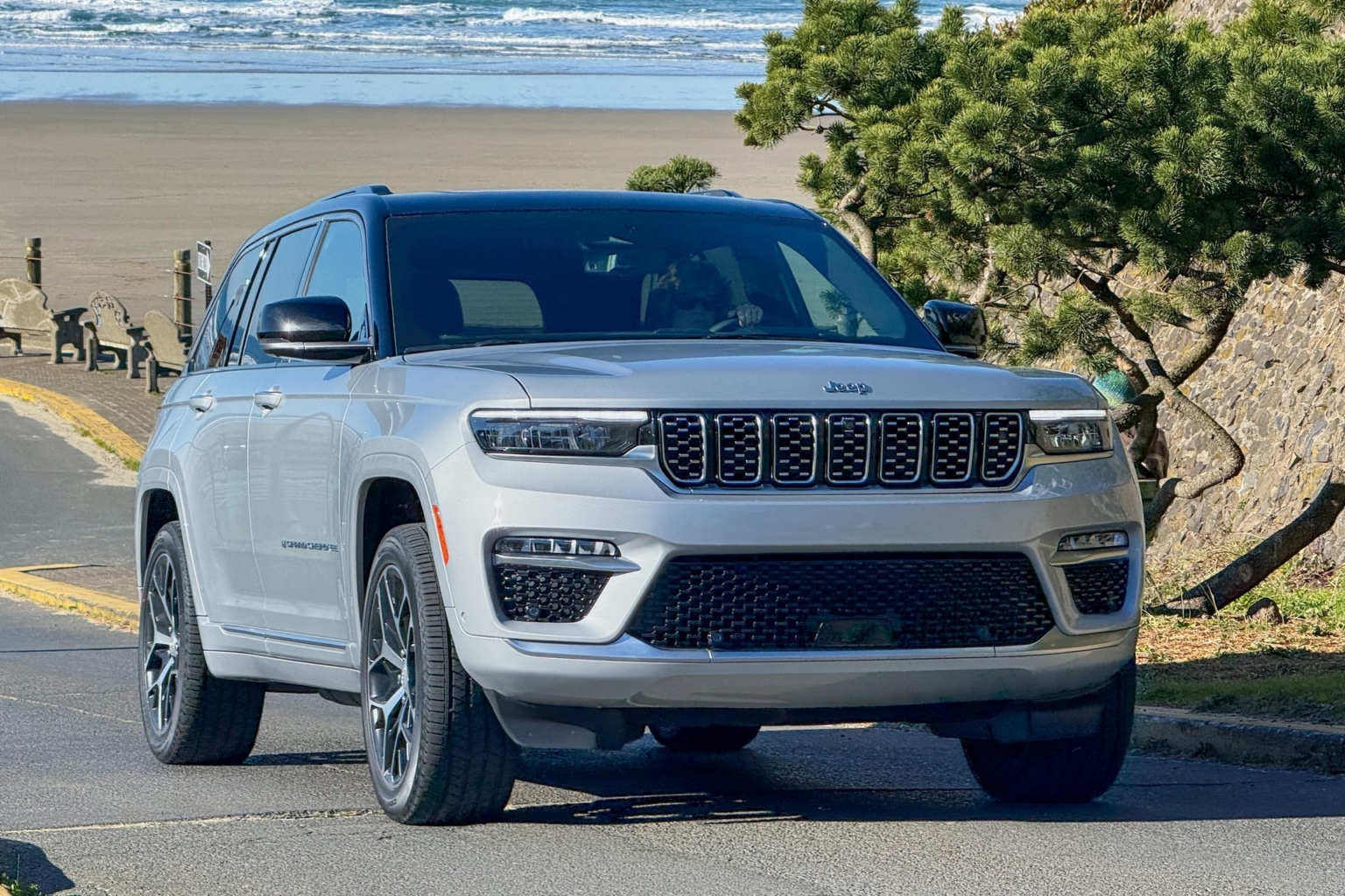 2025 Jeep Grand Cherokee 4xe Review | GearJunkie Tested
