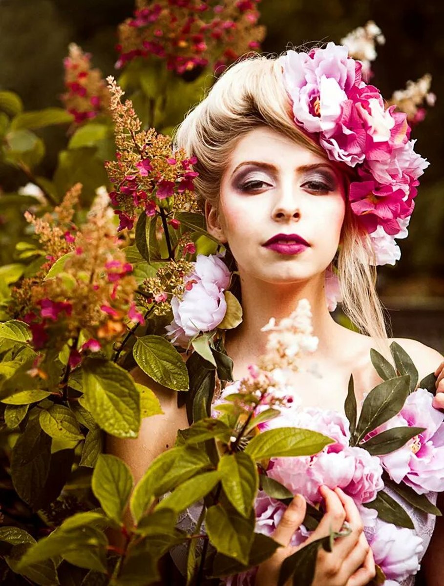 Photo by Krista Inzinga, Elizabeth Rhodes, Maria Ostafew - Kavyar