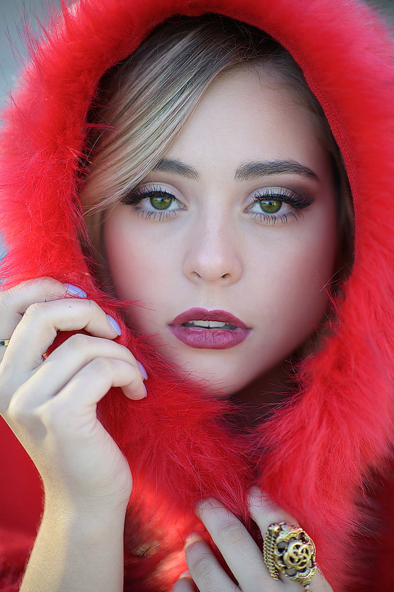 Photo by eMBe, Morgan Raine - Kavyar