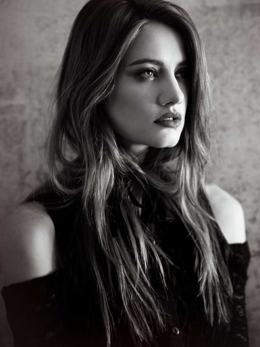 Photo by Kevin Weinert, Hannah Cee - Kavyar