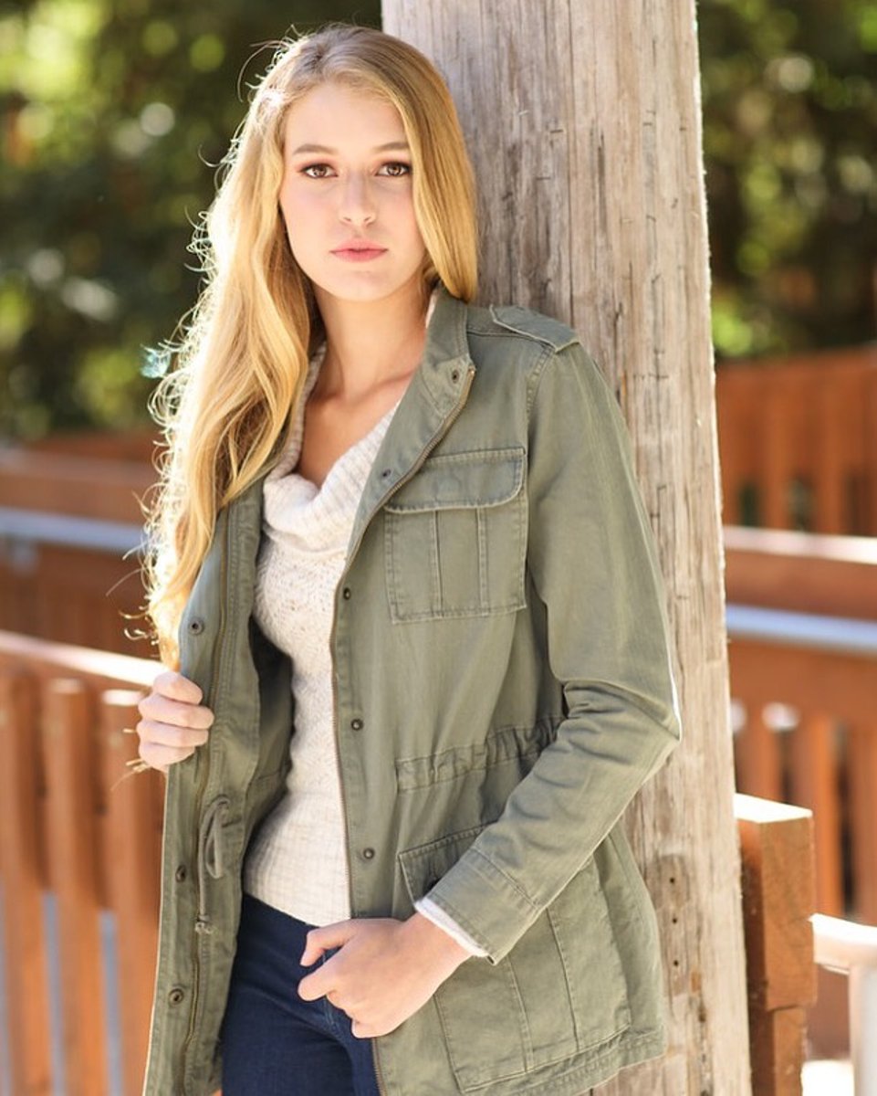 Hannah Rathje - Kavyar