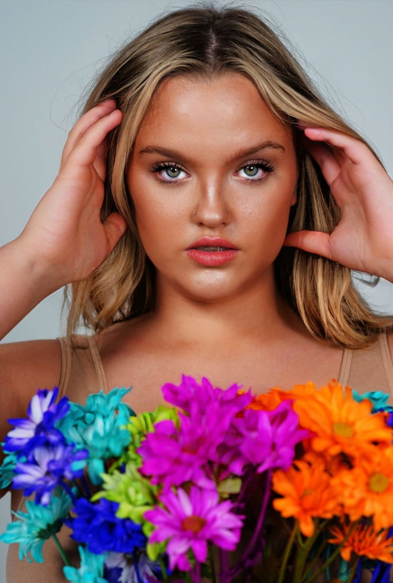 Hailey Jones - Kavyar