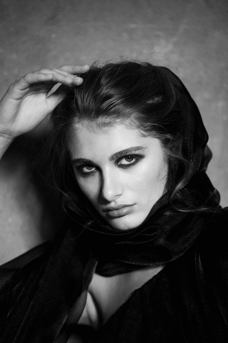 Photo by Chloe Kacperski - Yates, Aimee Joyce, Barbara Majder - Kavyar