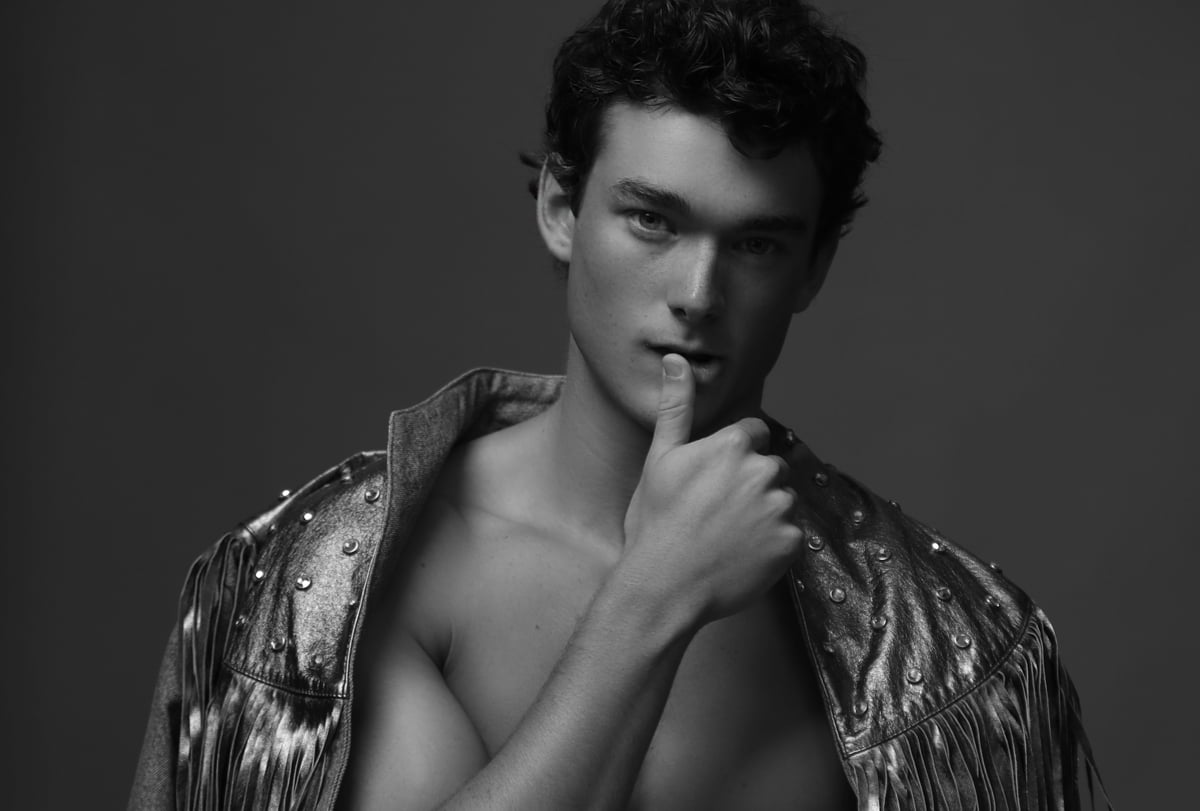 Tyler R Molinari - Kavyar