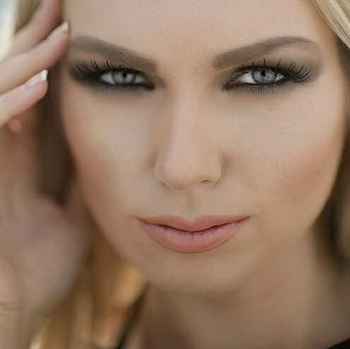 Photo by Knarik Arzumanyan, Jim Blankemeier, Anastasiya Mitrunen - Kavyar