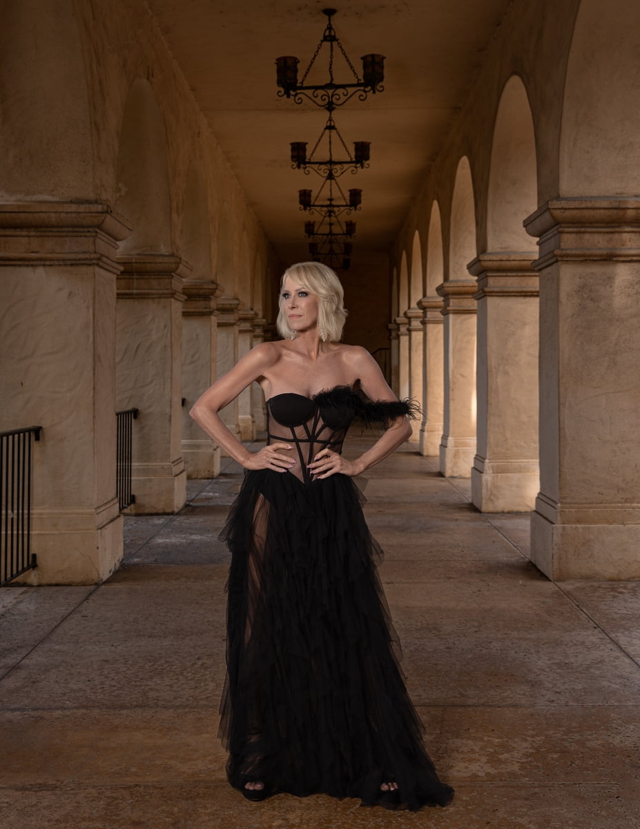 Amanda Dill - Kavyar