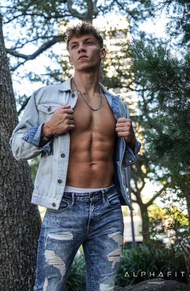 Photo by AlphaFit Photography, Marshall Crews - Kavyar