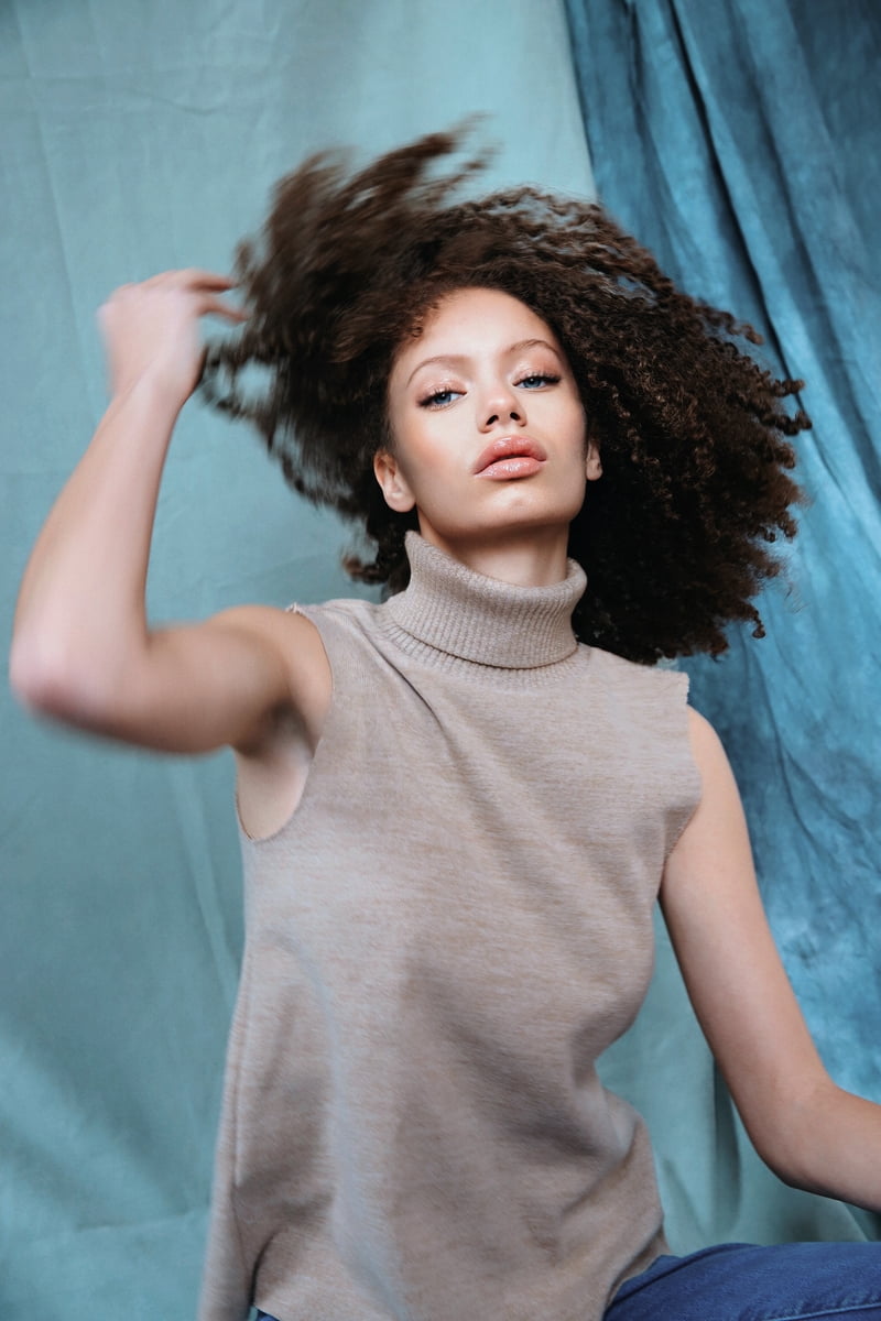 Photo by Gabryela Vogua, Anonda Hoppner, Leila Marshall - Kavyar