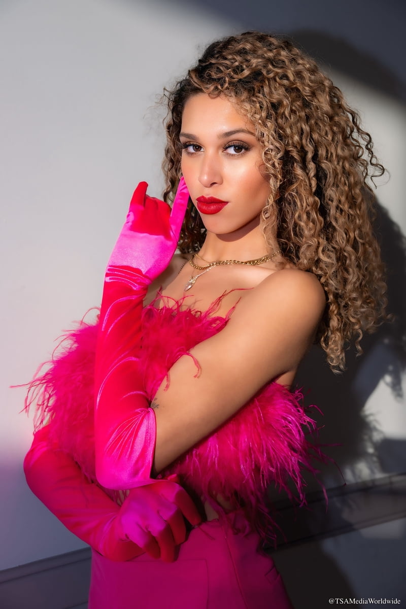 Alexandria Vaughn - Kavyar