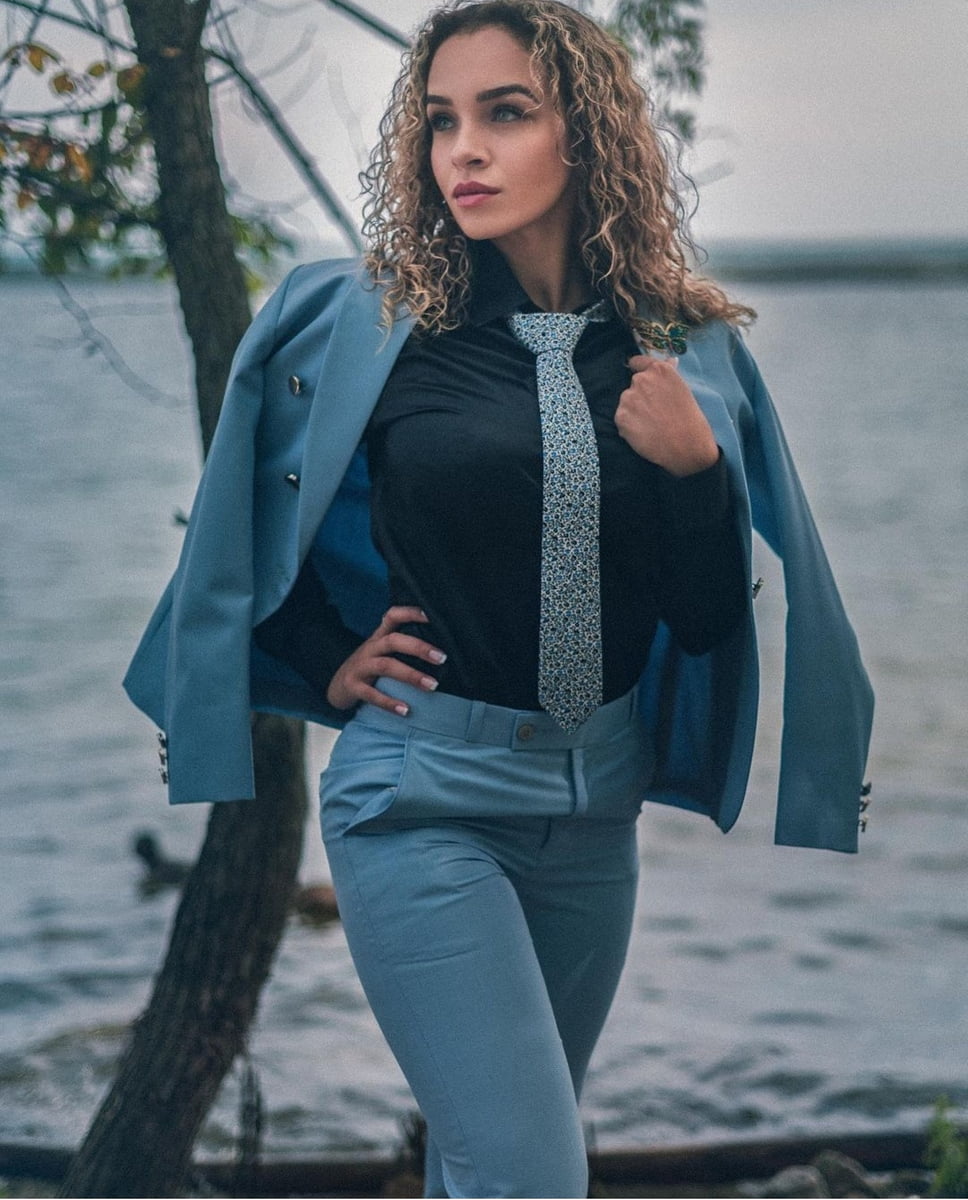 Emma Richards - Kavyar