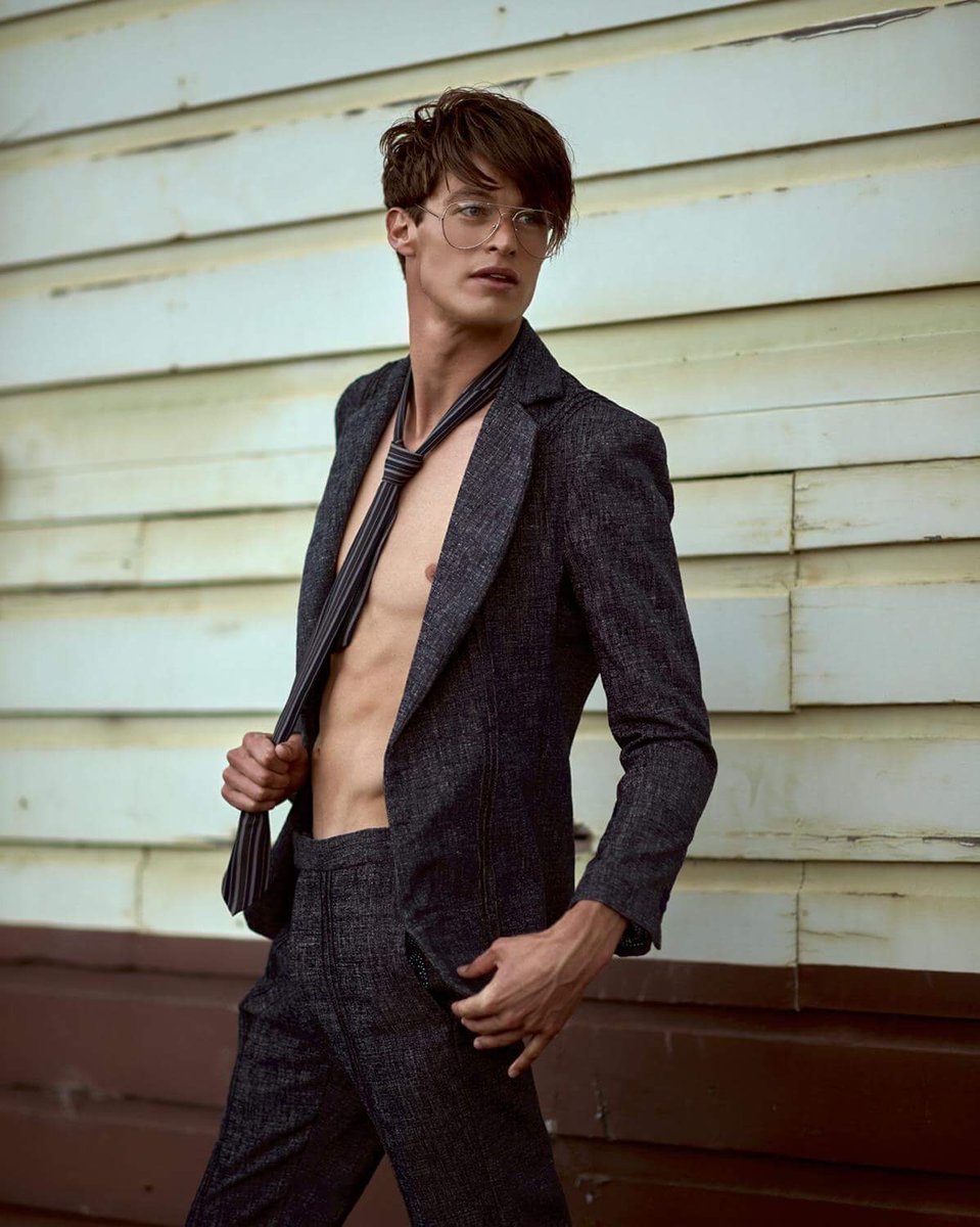 Photo by Andrea Lewin, Derec Ethan, Ryan Boekeman, Vickie Nguyen, Laura Conway - Kavyar