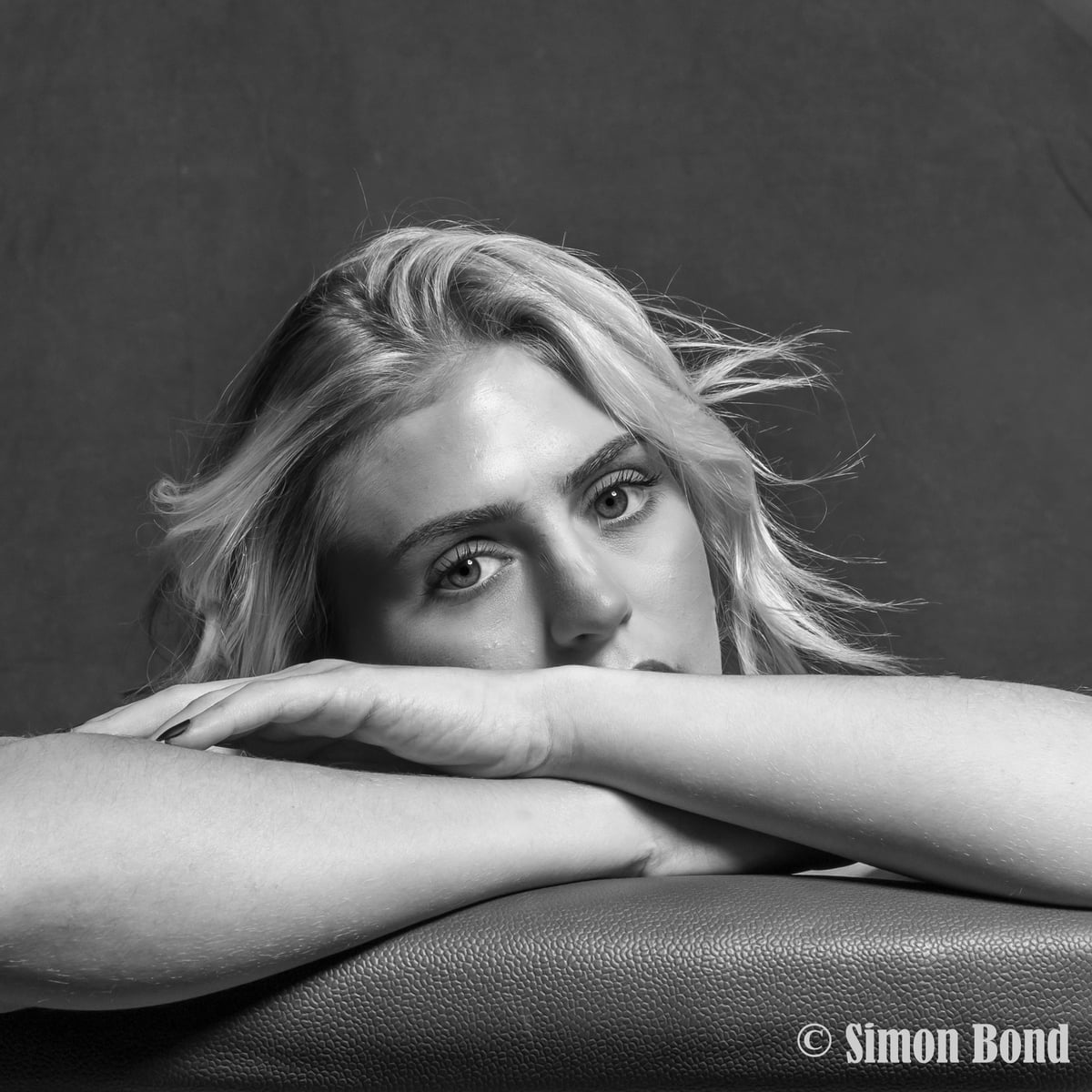 Simon Bond - Kavyar