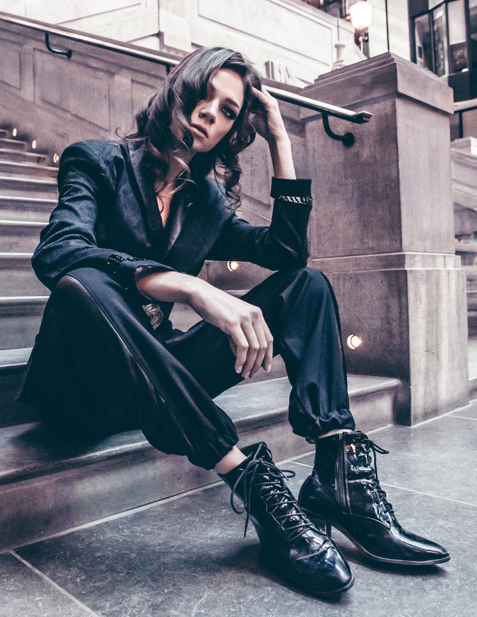 Photo by Arturo Las Pinas Jr, Rashi Bindra, Noémie Charest, Hiba Dhib ...