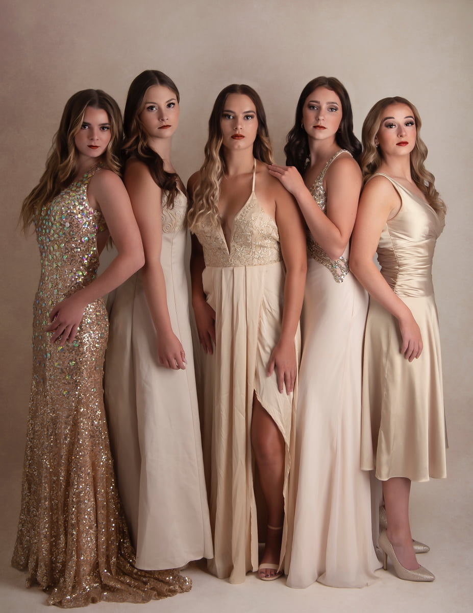 Photo by Deanna Brown, Carly Paton, Jenna Meredith, Kassidy Johnson ...