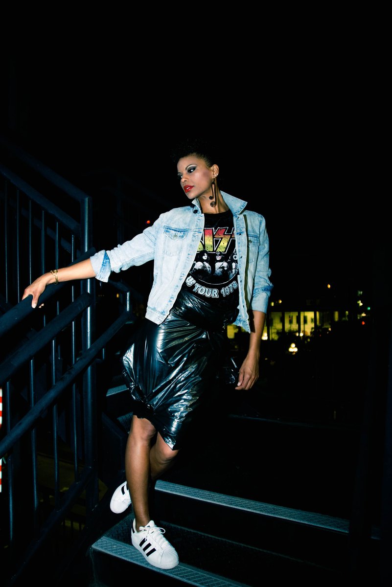 Victoria Bowers - Kavyar