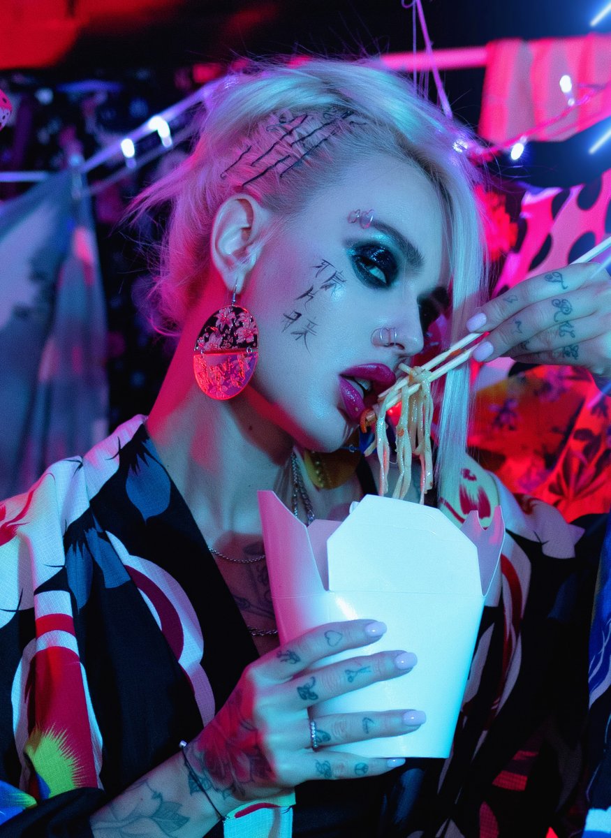 Photo by Katherina Kurbanova, Kate Summer - Kavyar