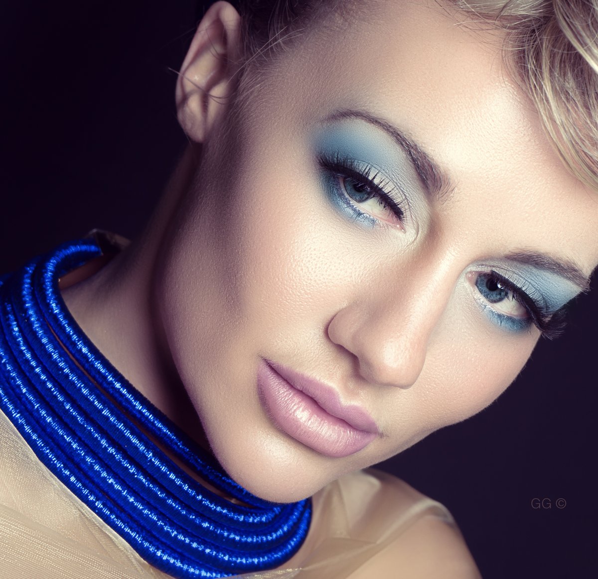 Photo by JemmeMDArt , Xanthe Rose, Emilie Carson , Annette Gray - Kavyar