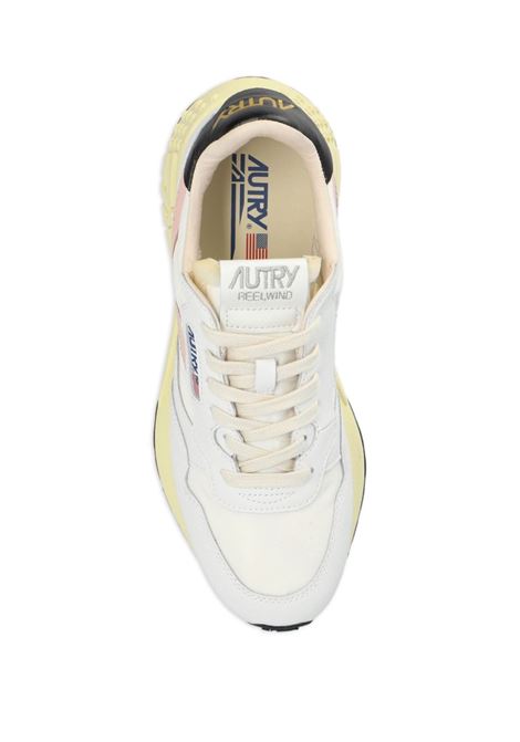 sneakers in pelle di vitello bianca e rosa con patch logo Autry AUTRY ...